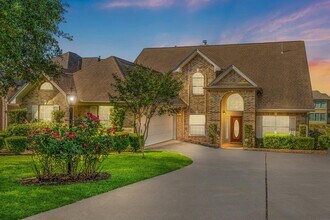 White Oak Ranch Apartments for Rent with Hardwood Floors - Conroe, TX ...