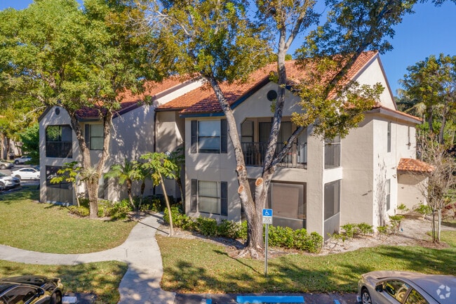 Mill Run Apartments for Rent with High Ceilings - Naples, FL - Updated ...