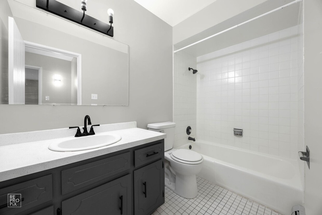 Woodland Court Apartments - 3621 W 119th St Alsip, IL 60803 ...