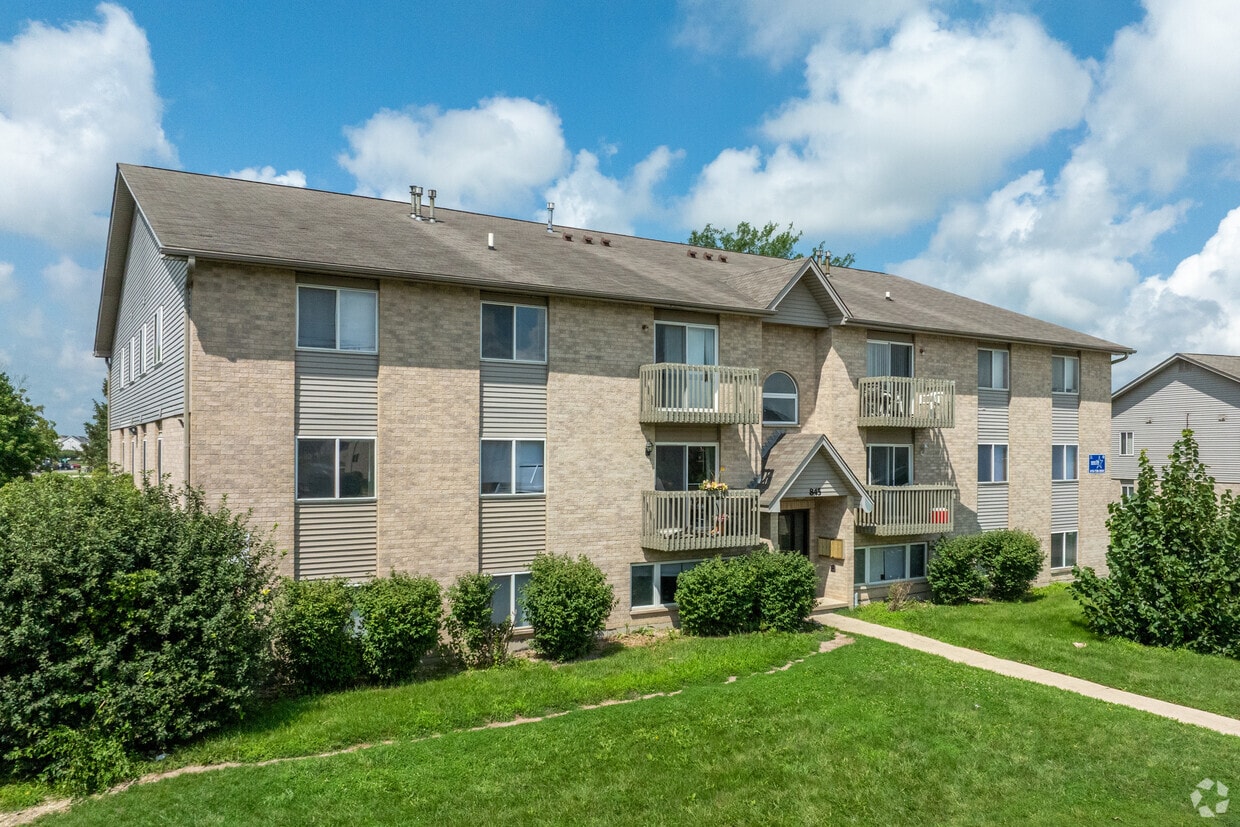 Hunter Star Properties - 1037 Spiros Ct Dekalb, IL 60115 | Apartments.com