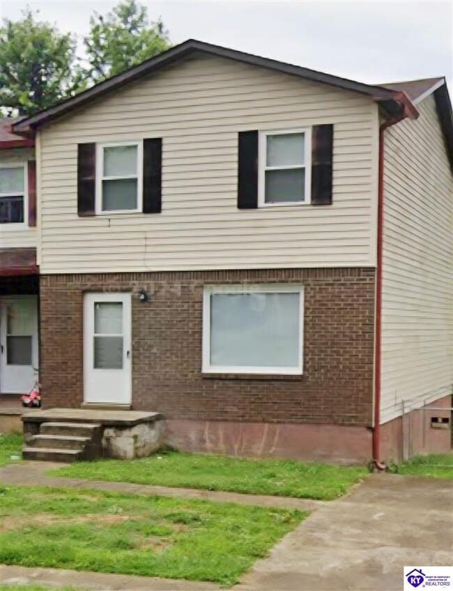 Townhomes for Rent with a Basement in Flaherty KY