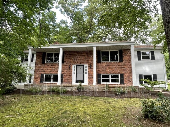 18 Beacon Hill Dr, Waterford, CT 06385 - House Rental in Waterford, CT ...