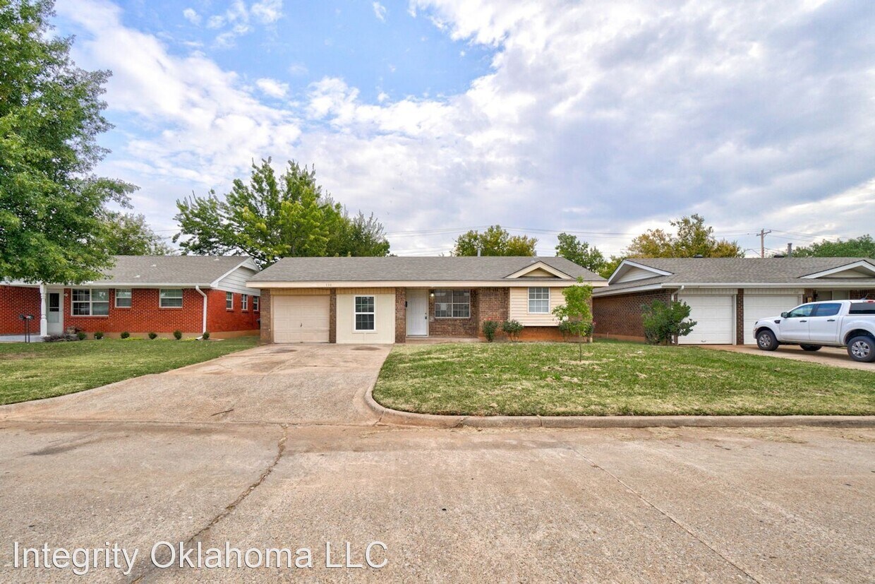 736 Lawton Ave, Moore, OK 73160 - House Rental in Moore, OK ...