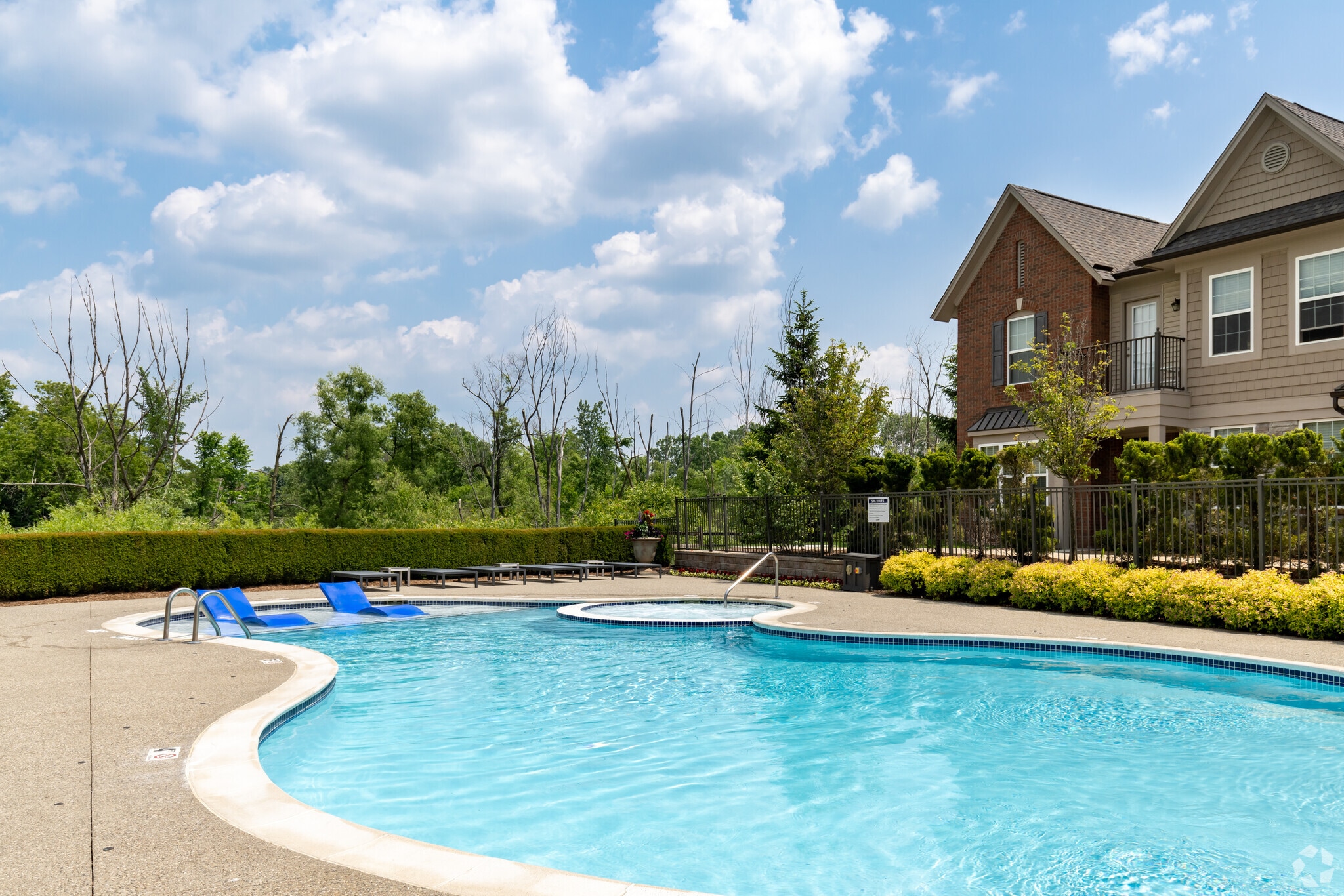 Heron Springs Townhomes & Apartments Townhomes for Rent - Lake Orion ...