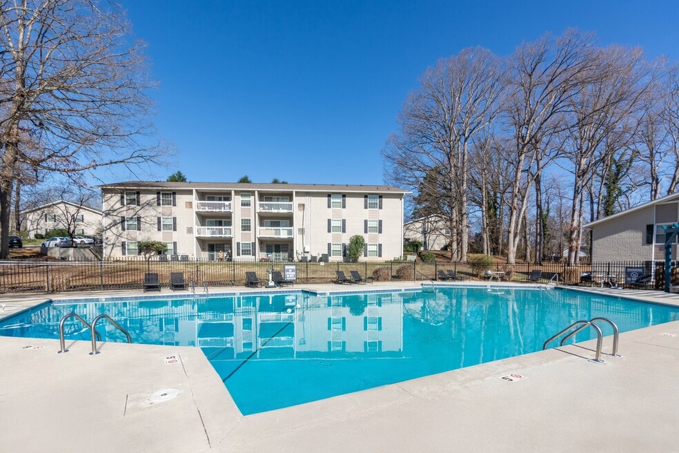 Collegiate Commons - 1407 Cunningham St Greensboro, NC 27401 ...