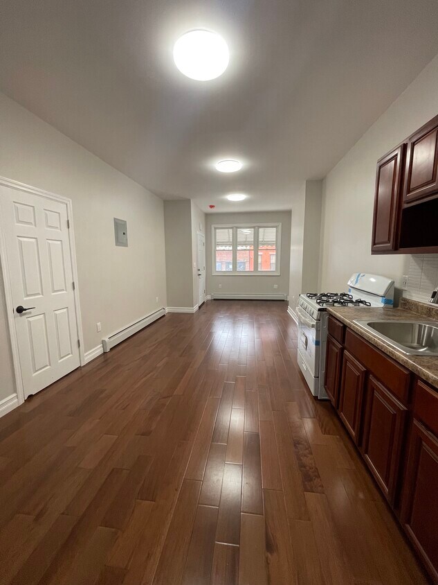 8 Pleasant Pl, Brooklyn, NY 11233 - House Rental in Brooklyn, NY ...