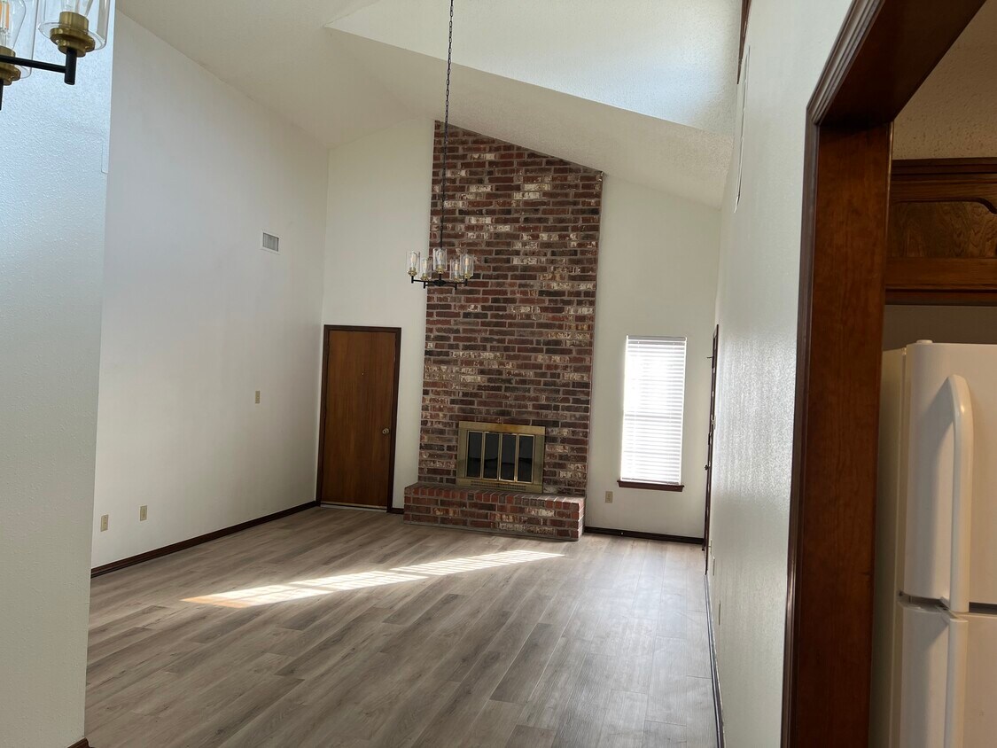 1903 Crystal Cir, Norman, OK 73069 - Townhome Rentals in Norman OK | Apartments.com