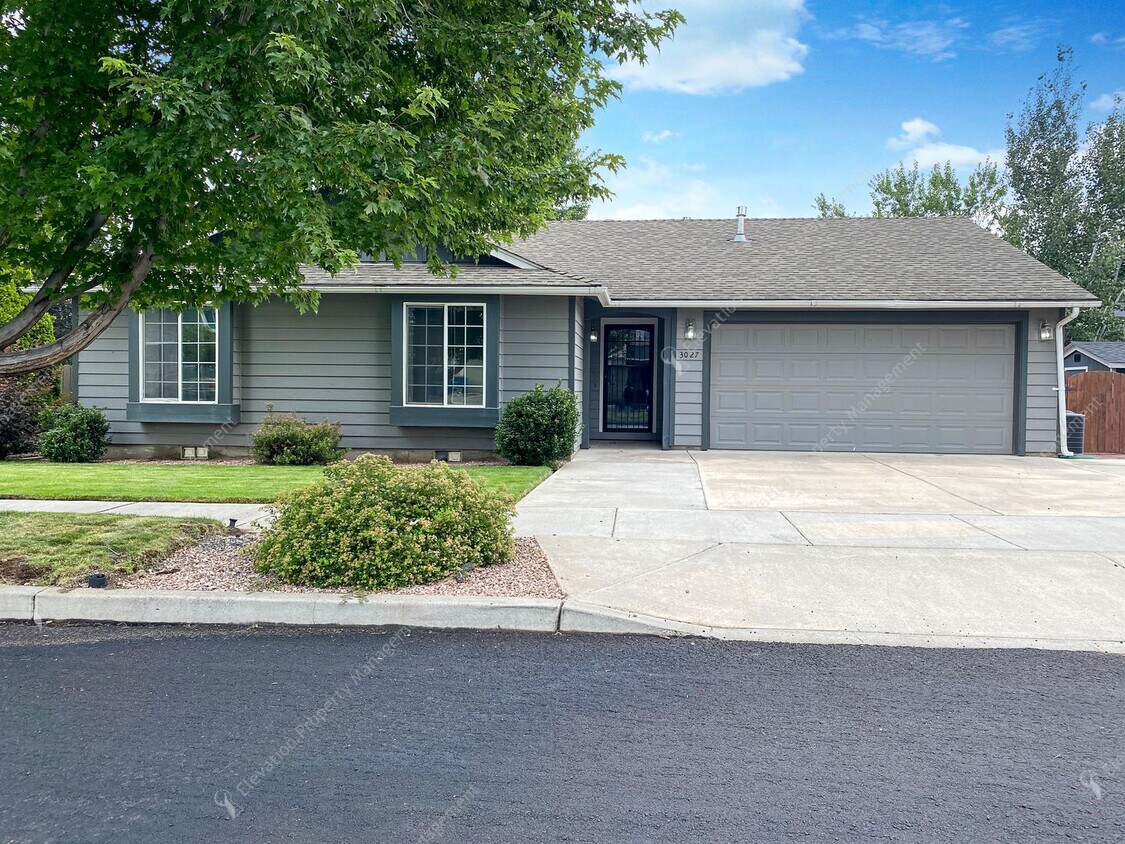3027 SW Cascade Ave, Redmond, OR 97756 - House Rental in Redmond, OR ...