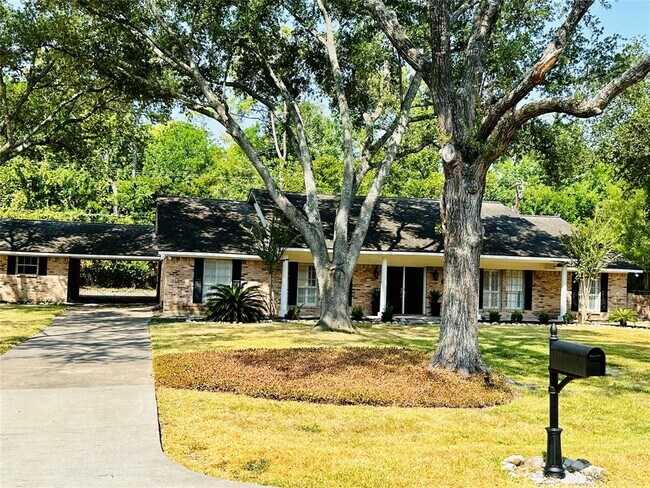 555 Lanecrest Ln, Houston, TX 77024 - House Rental in Houston, TX ...