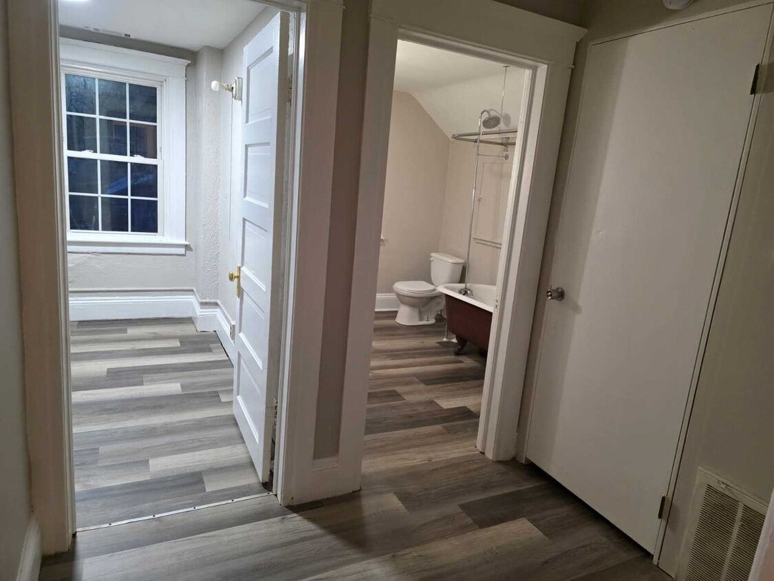 1332 Poplar Pl Unit 2, Kalamazoo, MI 49001 - Room for Rent in Kalamazoo ...
