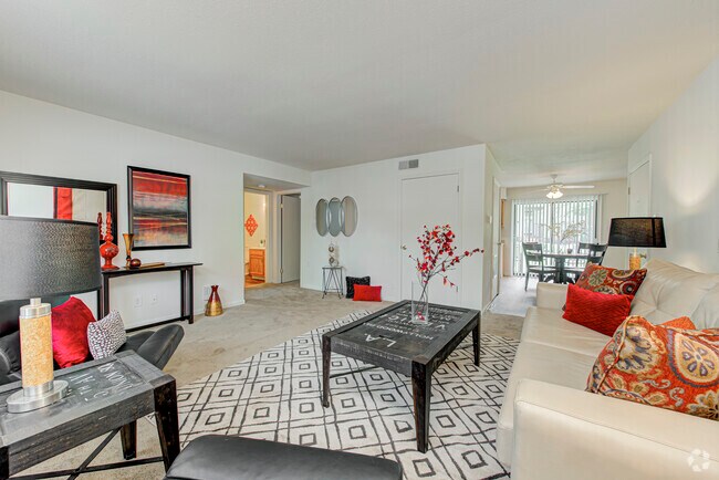 Forest Commons Apartments for Rent with a Swimming Pool - Indianapolis ...