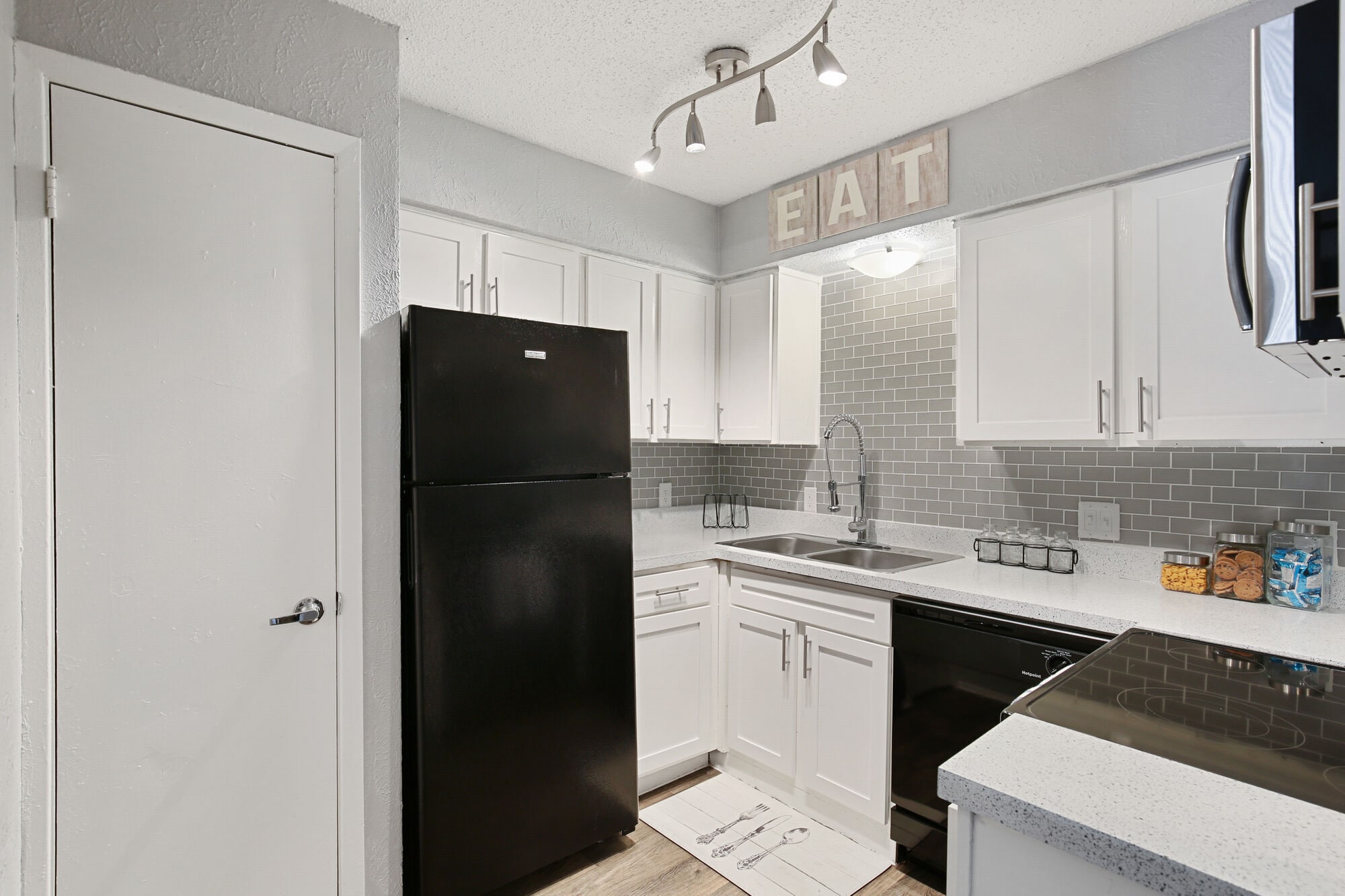 The District on Collins - 2910 S Collins St Arlington, TX 76014 ...