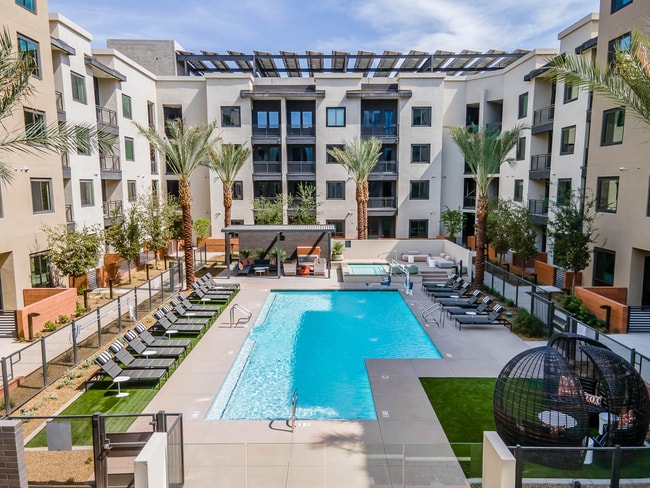 Phoenix City Square Apartments for Rent with High Ceilings - Phoenix ...