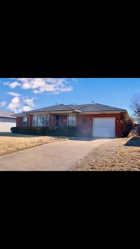 914 E Sutherland Ave, Altus, OK 73521 - House Rental in Altus, OK | Apartments.com