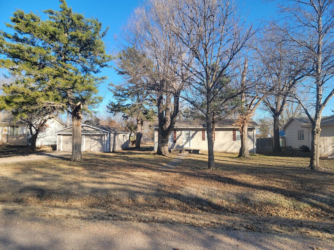 214 Cedar St, Goddard, KS 67052 - House Rental in Goddard, KS ...