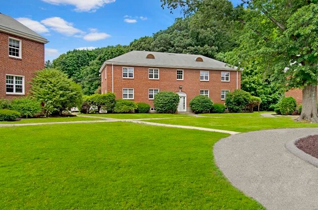 Bentley College Apartments for Rent with a Walk-In Closet - Waltham, MA ...