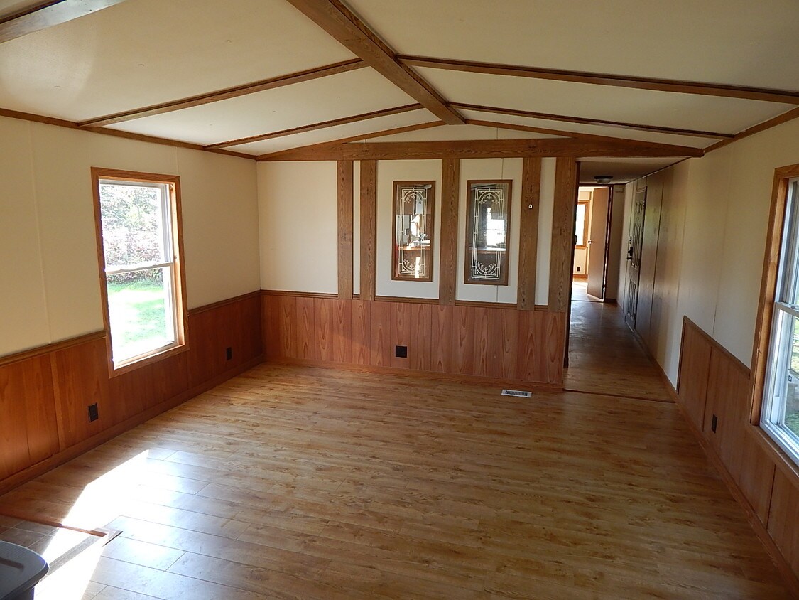 2406 Decker Dr, Deckerville, MI 48427 - House Rental in Deckerville, MI ...