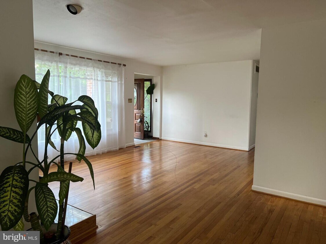 6823 Dillon Ave, McLean, VA 22101 - House Rental in McLean, VA ...