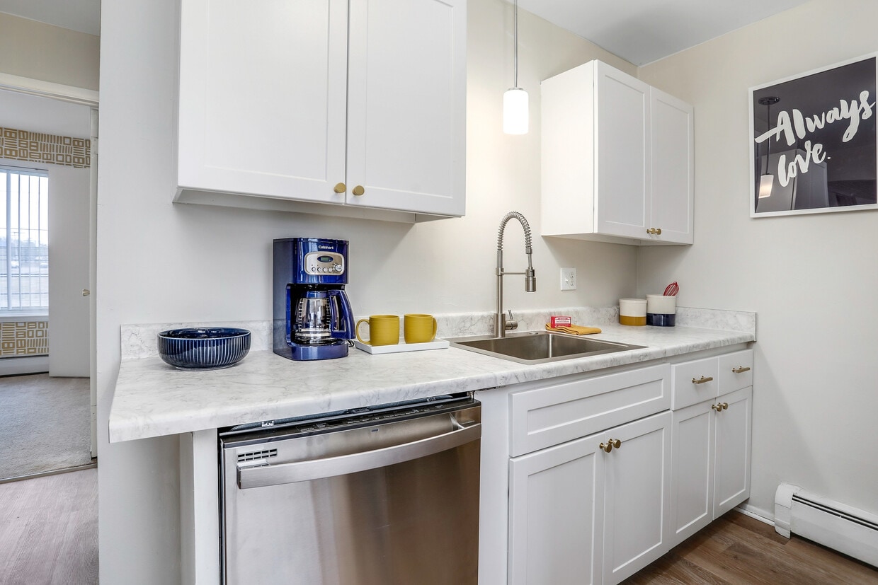 Independence Green - 24360 Independence Ct Farmington Hills, MI 48335 ...