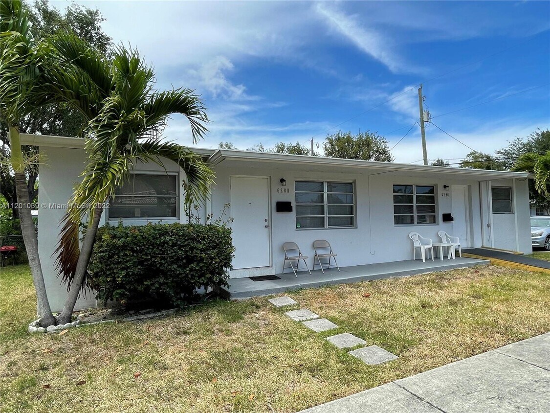 6288 SW 59th Pl Unit (east), South Miami, FL 33143 - Room for Rent in ...