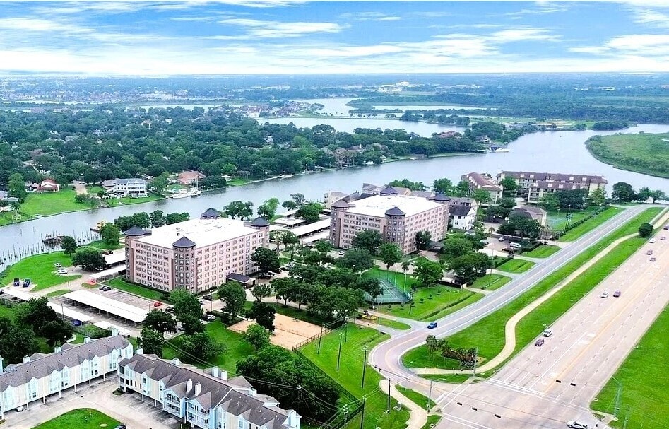 Waterfront Apartments for Rent in Clear Lake Shores - 136 Rentals ...