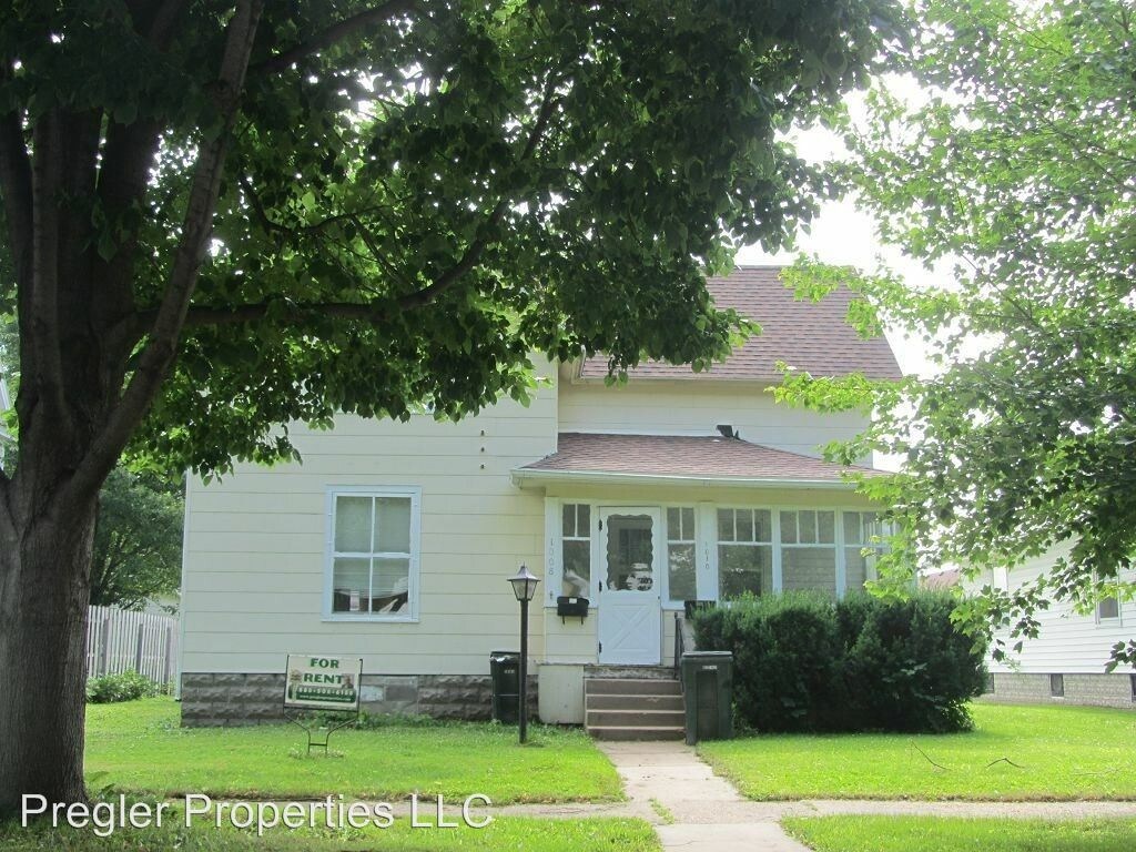 1008 Bluff St, Cedar Falls, IA 50613 - Room for Rent in Cedar Falls, IA ...