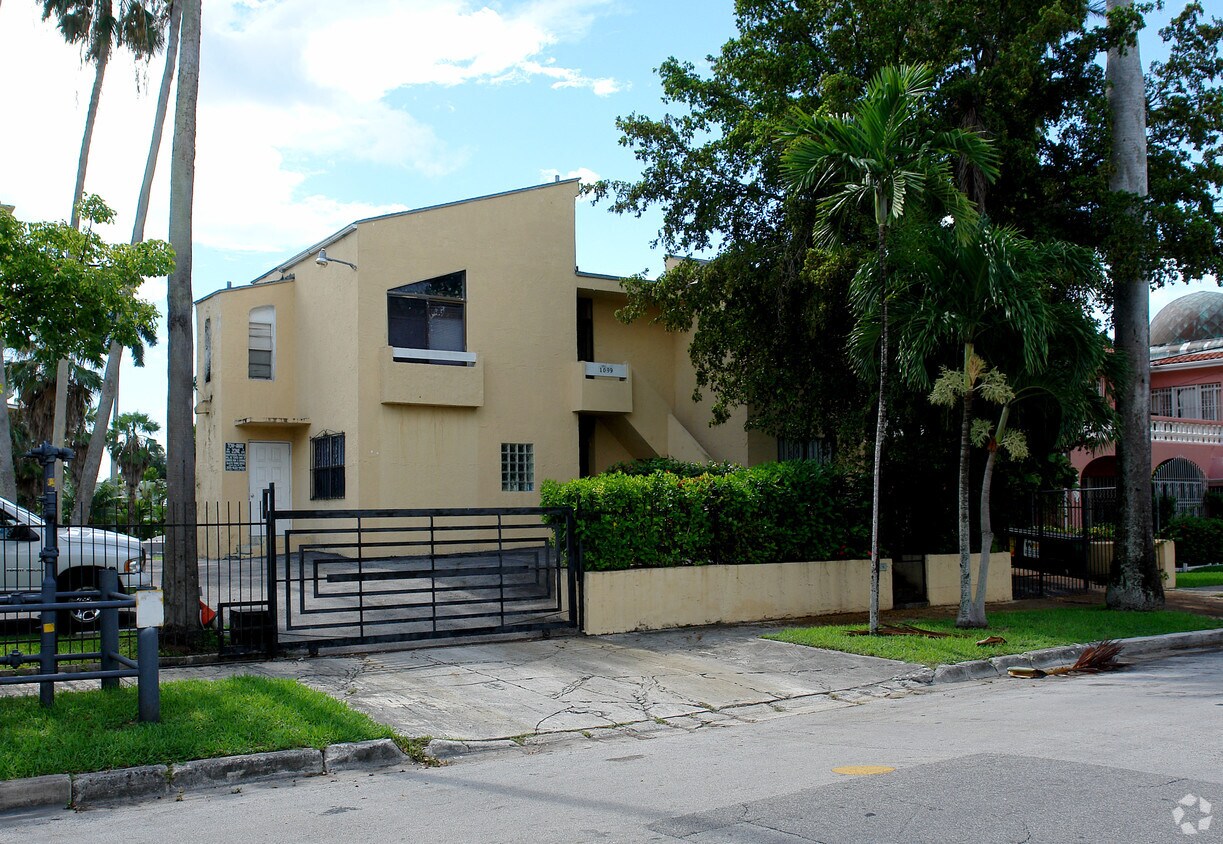 The Atrium At Spring Garden Apartments In Miami