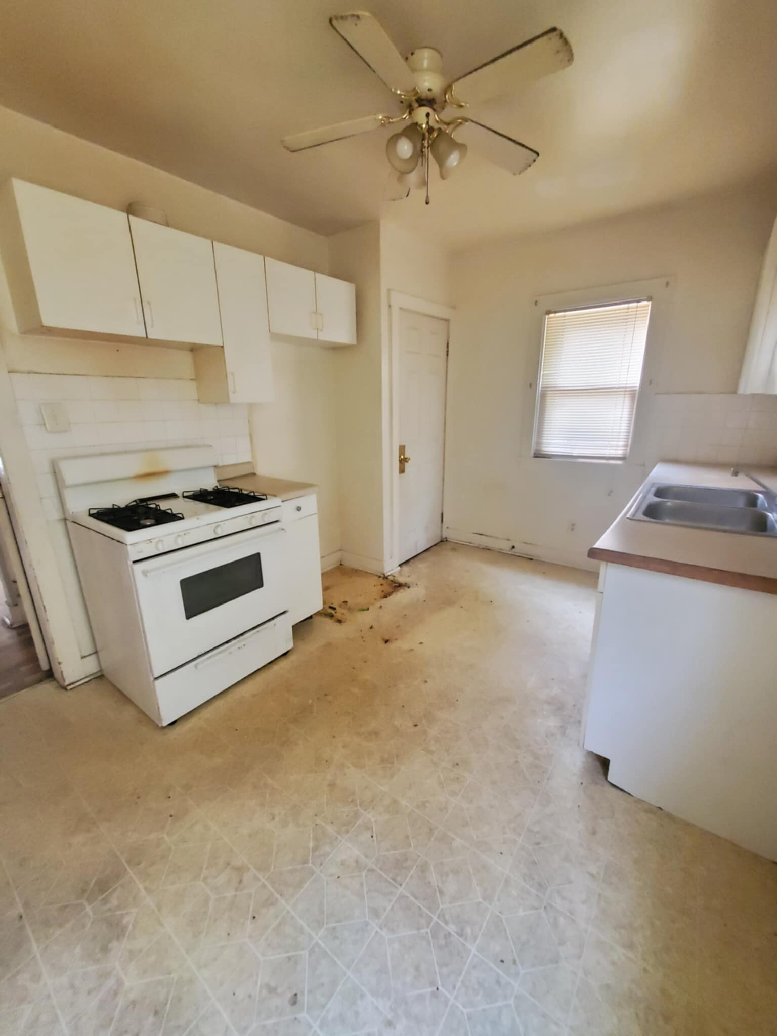 1246 E Riverside Ave, Decatur, IL 62521 - House Rental in Decatur, IL ...