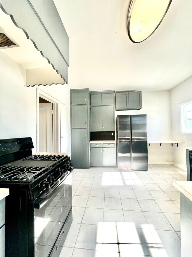 808 S Curson Ave, Los Angeles, CA 90036 - Townhome Rentals in Los ...