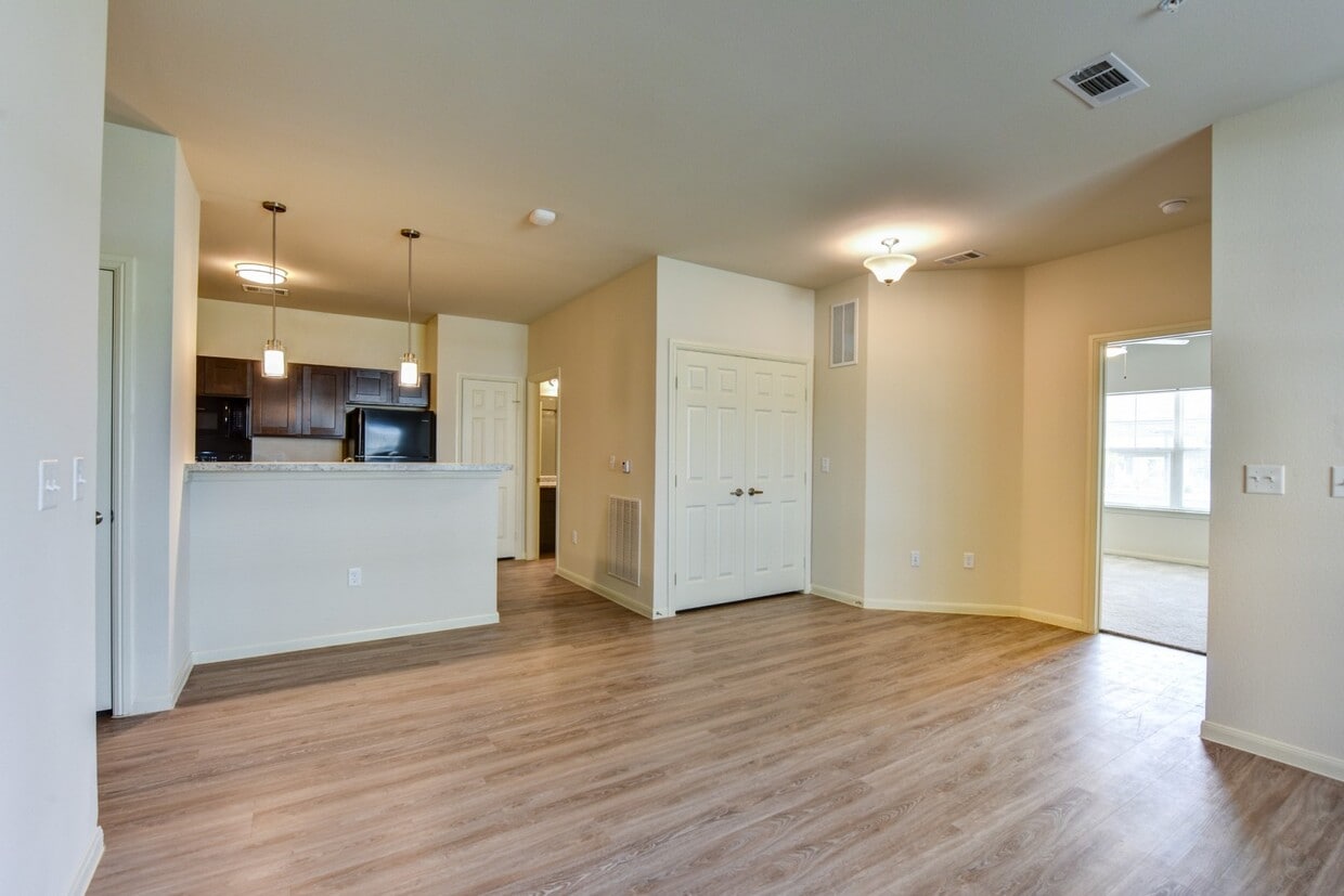 Shadow Ridge - 2300 Old Settlers Blvd Round Rock, TX 78665 | Apartments.com