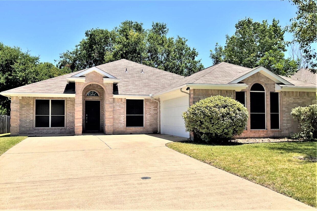 2810 Beacon Hill Dr, Rockwall, TX 75087 | Apartments.com