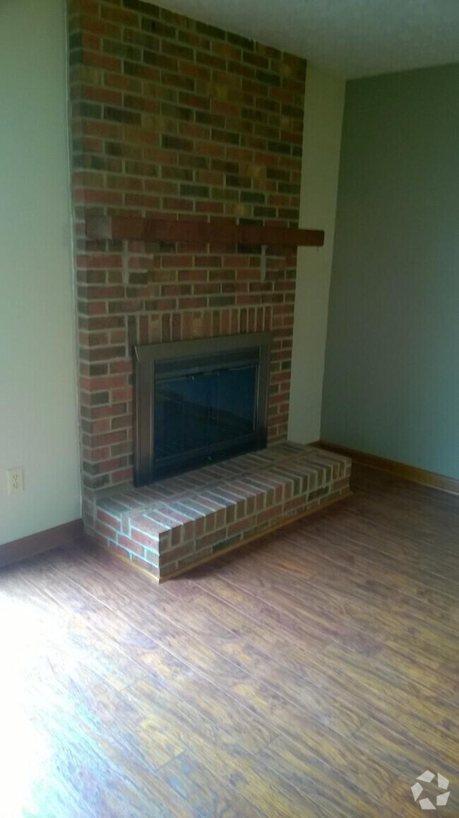 Village at Gantz Park Apartments for Rent with a Walk-In Closet - Grove ...