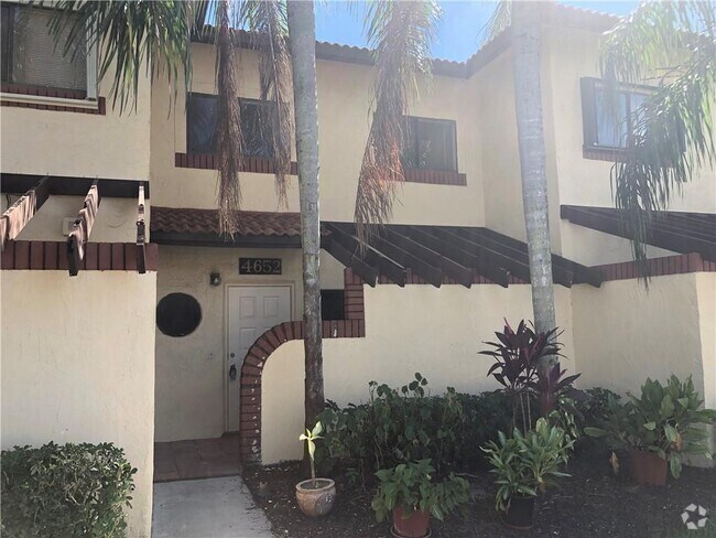 Springtree West Apartments for Rent with Hardwood Floors - Sunrise, FL ...