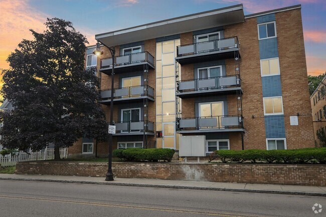 West Street-River Street Apartments for Rent with a Garage - Hyde Park ...
