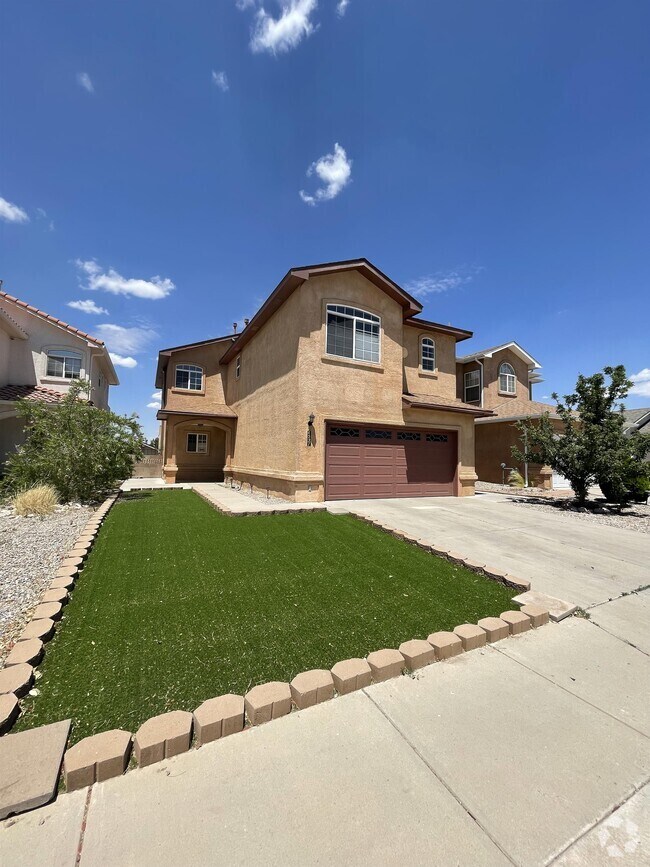 Falcon Ridge Apartments for Rent with Hardwood Floors - Albuquerque, NM ...