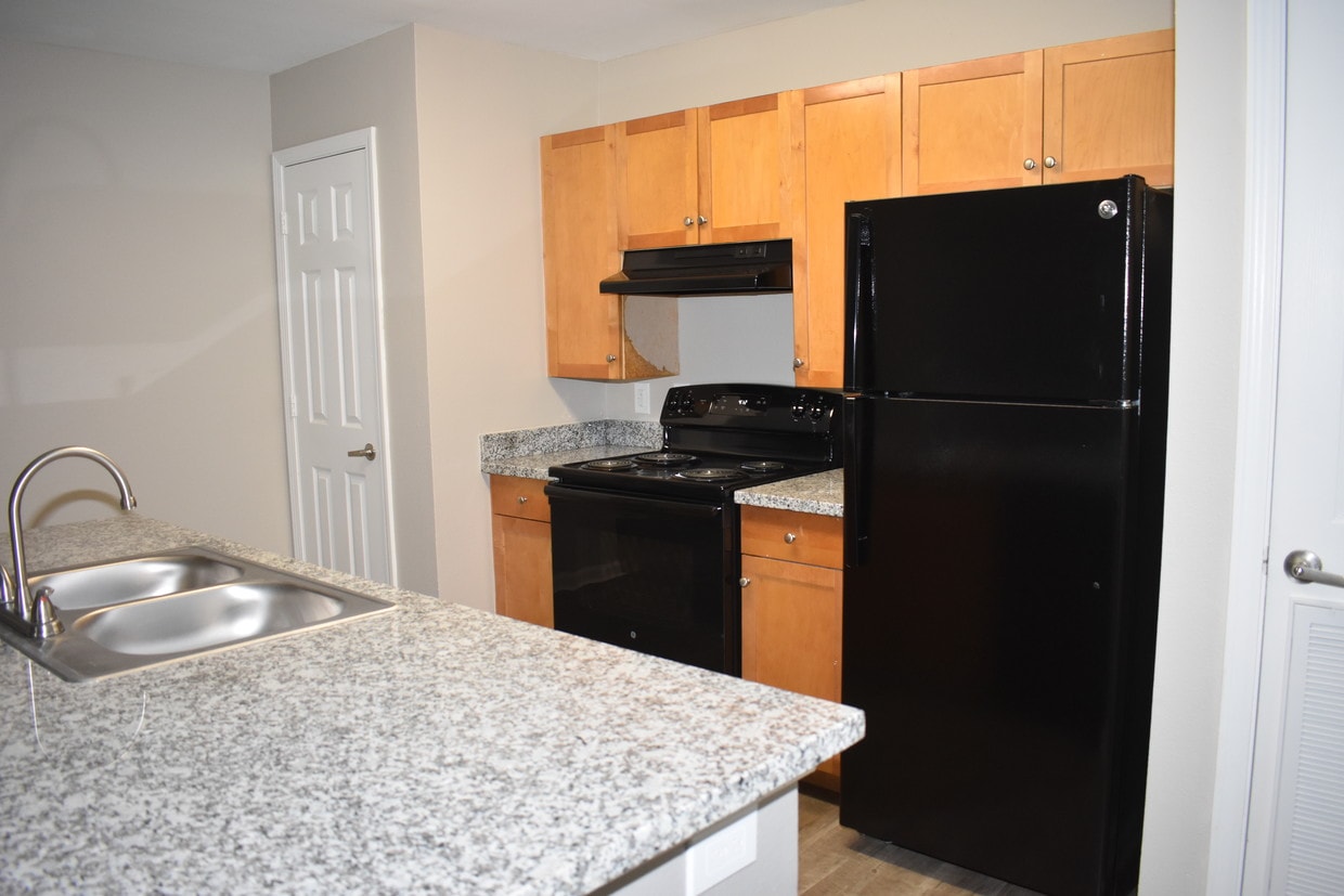 Ashton Heights Apartments - 1000 Se Falcon Ln Bentonville, AR 72712 ...