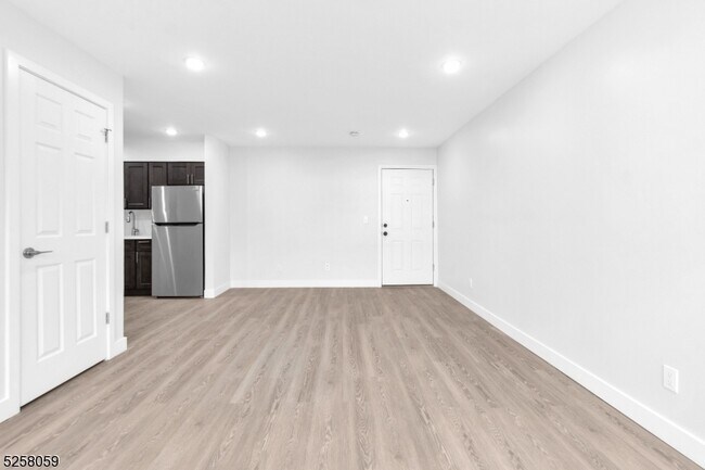 557 S Broad St Unit A2, Elizabeth, NJ 07202 - Room for Rent in ...