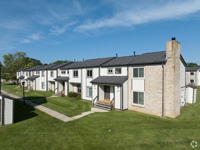 Best Luxury Coach Red South Apartments for Rent - Dayton, OH - 6 ...