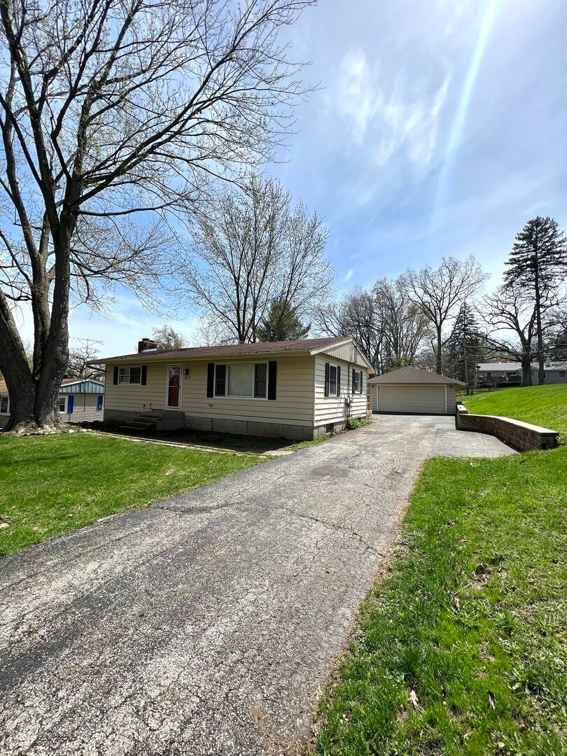 813 W Broadway St, McHenry, IL 60051 - House Rental in McHenry, IL ...