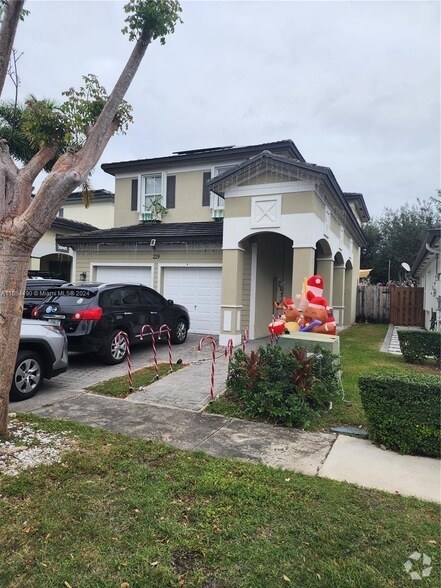 Baywinds of Galapagos Apartments for Rent with a Garage - Homestead, FL ...