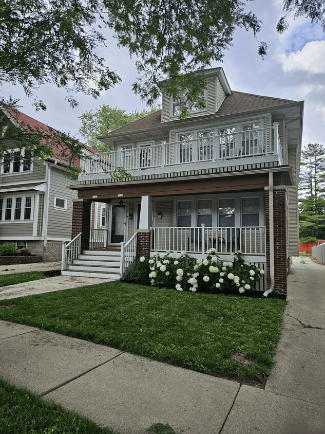 2352 N 65th St Unit 2352 - Upper, Wauwatosa, WI 53213 - 2352 N 65th St ...