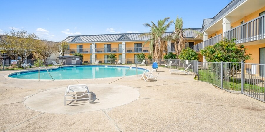 Siegel Select San Antonio - 9350 W Interstate 10 San Antonio, TX ...