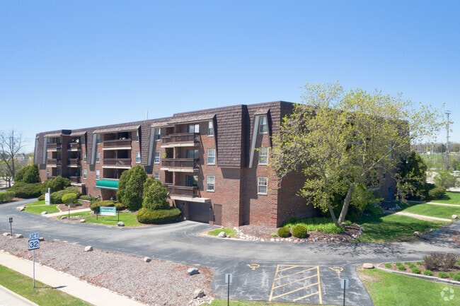 Bayside Village Apartments Apartments - Bayside, WI | Apartments.com