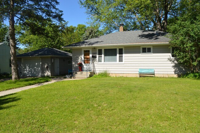 Owen Meadow Monona Village Apartments for Rent with Hardwood Floors ...