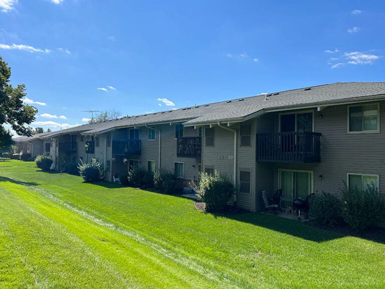 Park Avenue Apartments - 2402-2432 Park Ave West Bend, WI 53090 ...