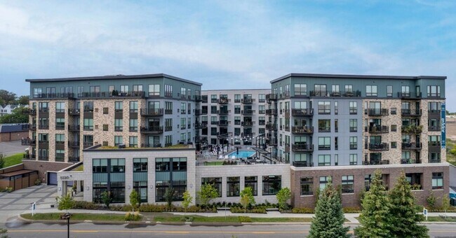 Lowry Hill E Residential District Houses for Rent with a Swimming Pool ...