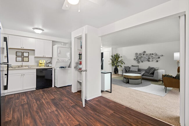 Apartments for Rent with a Walk-In Closet in Cascade View Everett ...