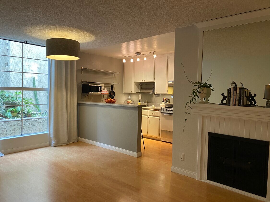 11645 Montana Ave Unit 111, Los Angeles, CA 90049 - Condo for Rent in ...