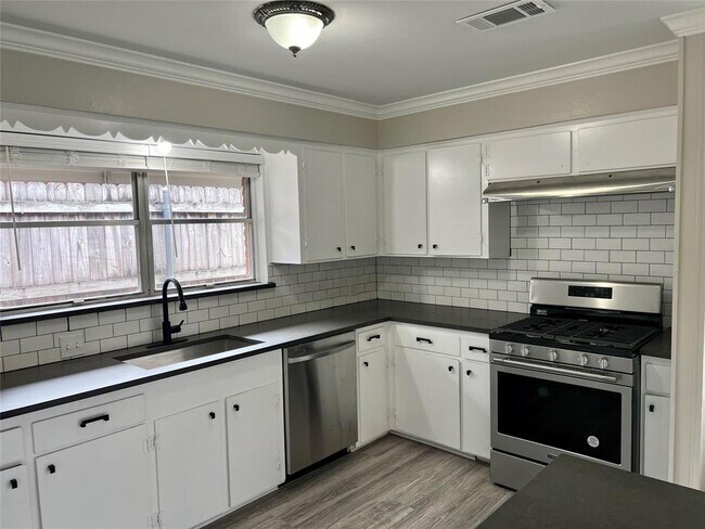 5218 De Milo Dr, Houston, TX 77092 - House Rental in Houston, TX ...