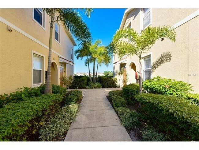 Cedar Creek Apartments for Rent with Hardwood Floors - Sarasota, FL - 9 ...